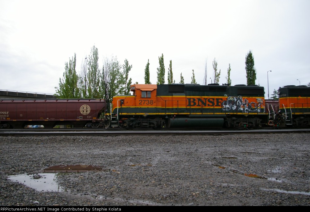 BNSF 2738